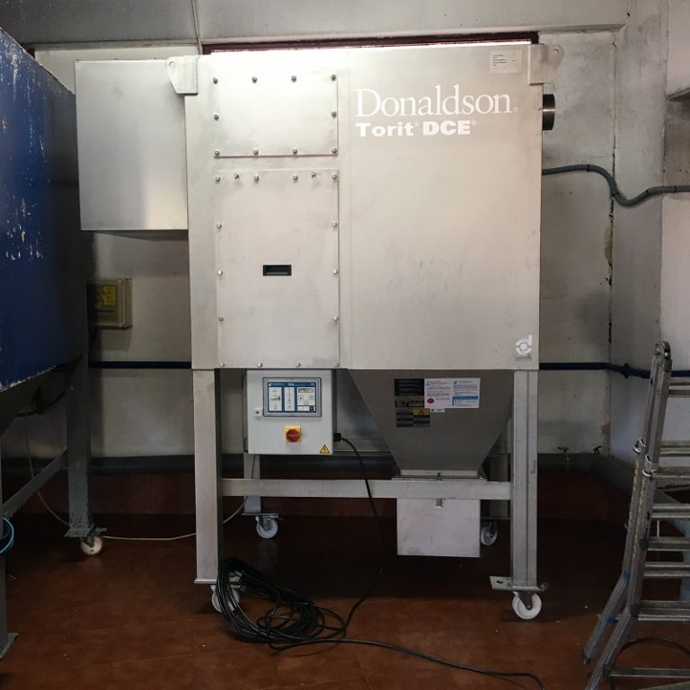 Instalación de equipo de captación de polvo en acero inoxidable | Tecfilter